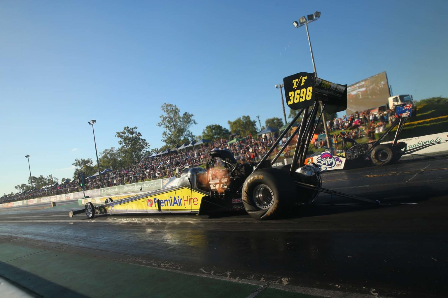 Drag racing down the quarter mile at Willowbank: How it all started ...