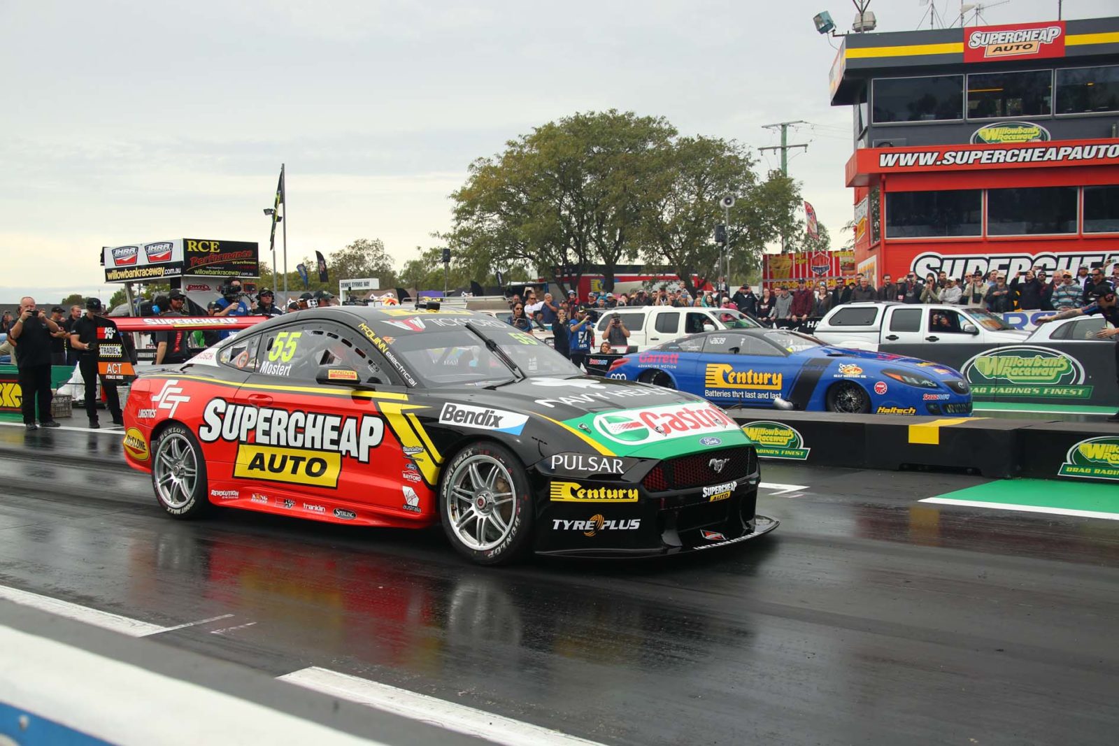 Drag racing down the quarter mile at Willowbank: How it all started ...