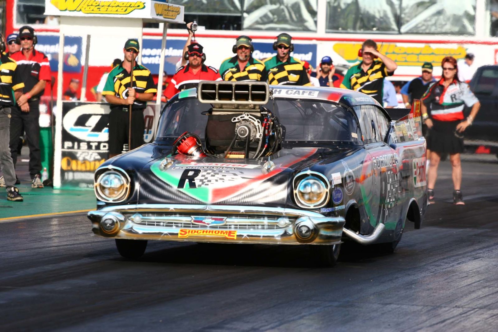 Drag racing down the quarter mile at Willowbank: How it all started ...