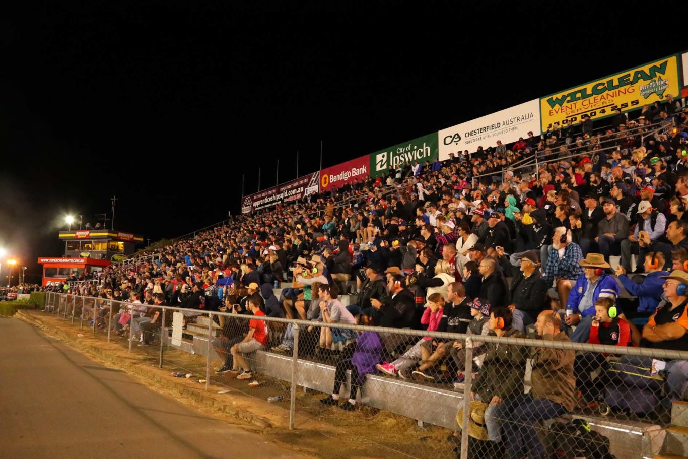 Drag racing down the quarter mile at Willowbank: How it all started ...